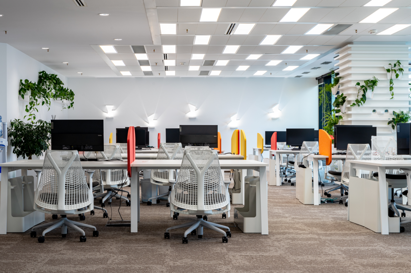 UNITED MEDIA SERVICES - Cushman & Wakefield Echinox